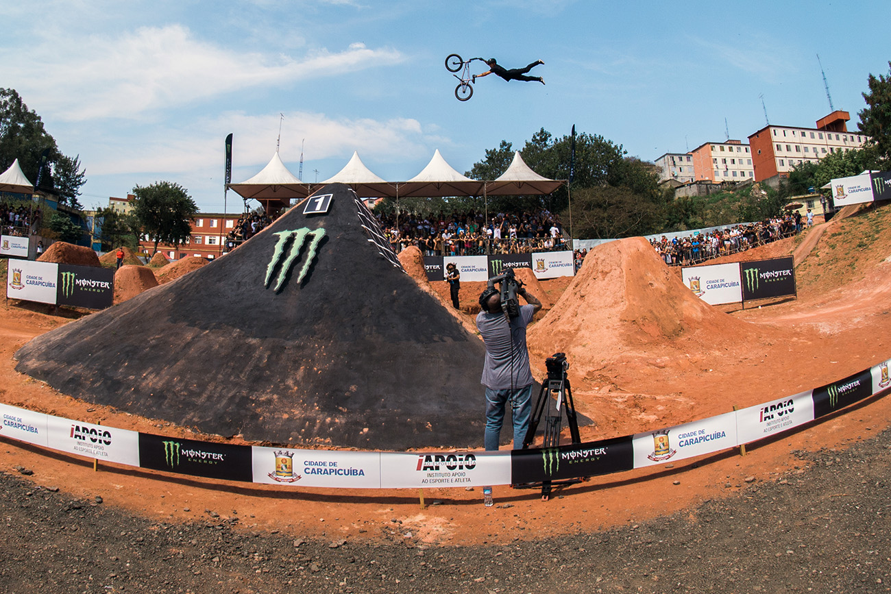 Super BMX Dirt – Caracas Trails – Photo Gallery – Our BMX